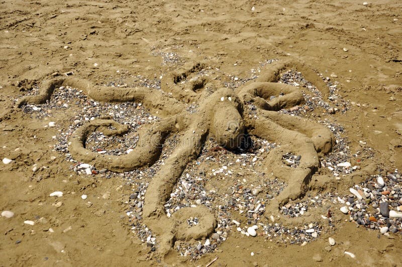 Octopus Sand Sculpture editorial photo. Image of craft - 57111146