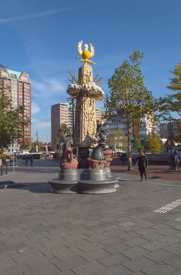 Ode à La Statue De Marten Toonder à Rotterdam Central Image éditorial ...