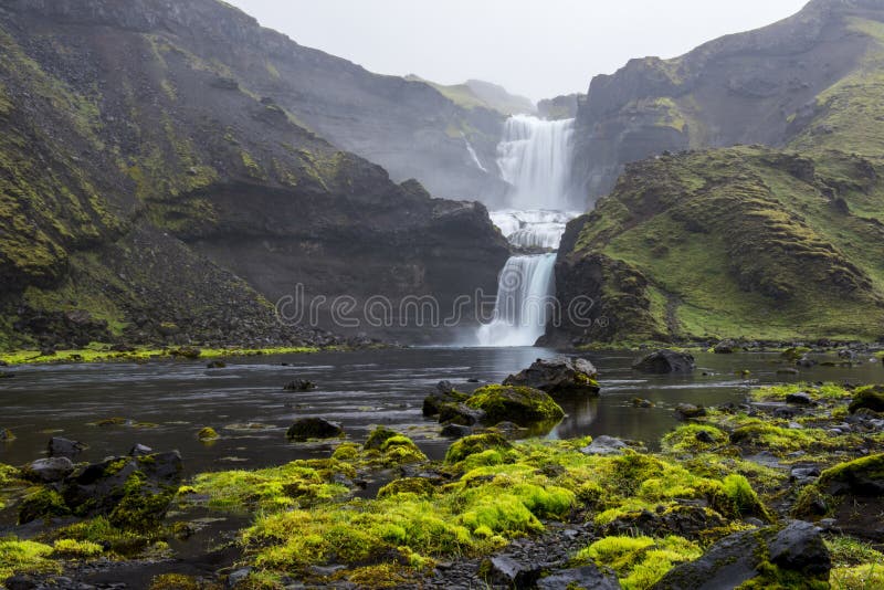 Ofaerufoss-Wasserfall in Der Eldgja-Schlucht, Island Stockfoto - Bild ...