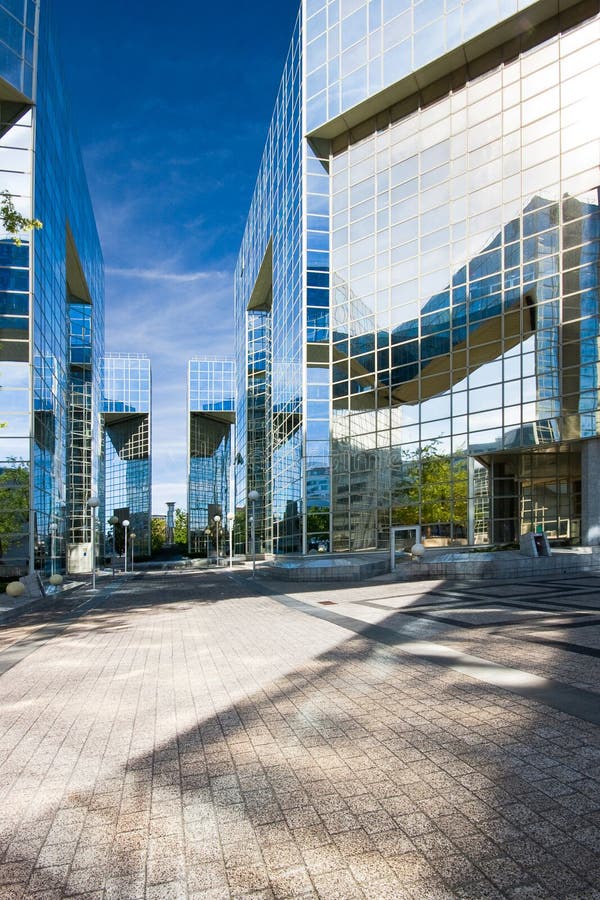 Microsoft Campus buildings editorial photography. Image of retail ...