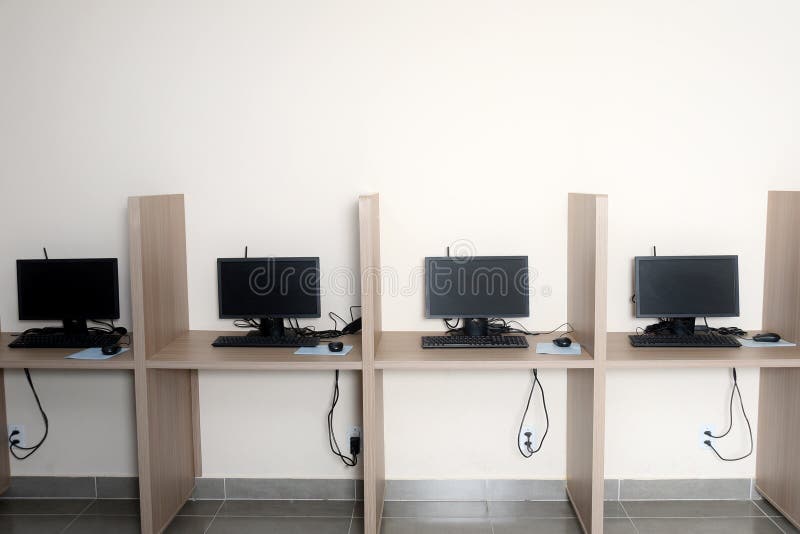 Office Desks with Computers, Computer Study Room, Call Center ...