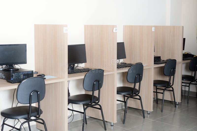 Office Desks with Computers, Computer Study Room, Call Center ...