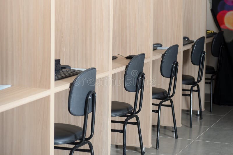 Office Desks with Computers, Computer Study Room, Call Center ...