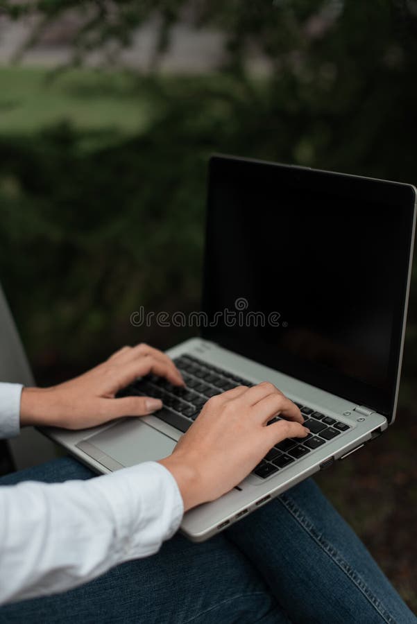 Office Meeting Online, School Video Conference, Working Remotely Ideas ...