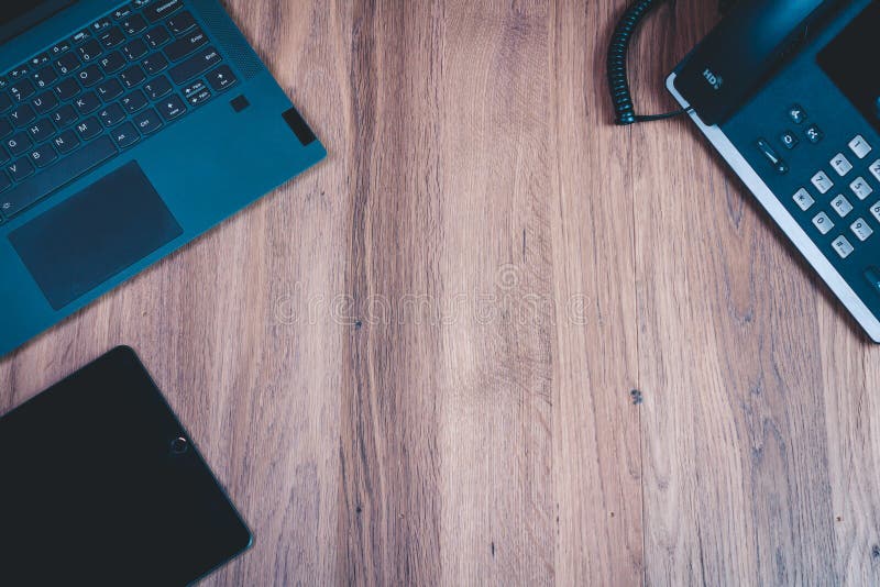 Office set up on a desk editorial photography. Image of space - 237040842