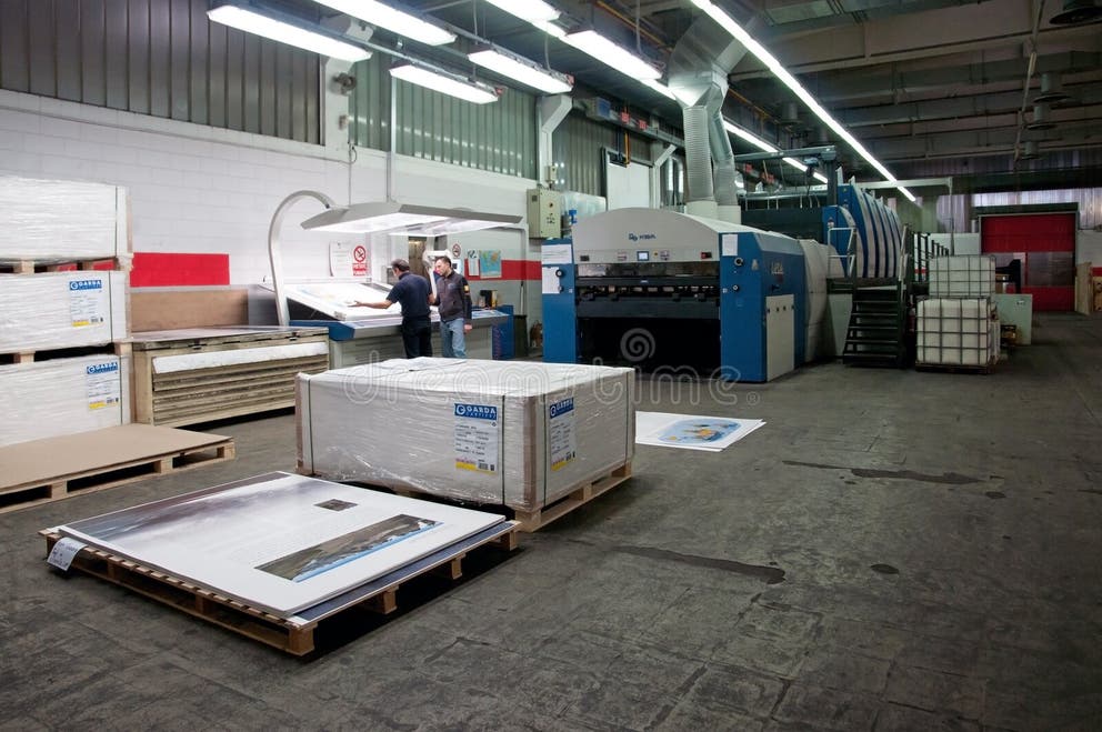 Offset Print of the Largest World Atlas Editorial Photo - Image of plan ...