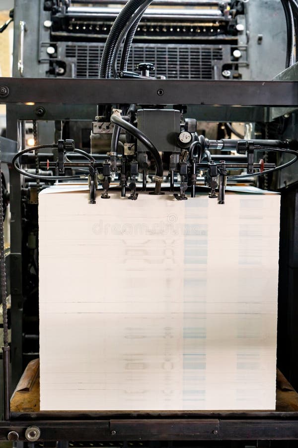 Offset Printing Machine Feeder Transfer Metallic Paper through the ...