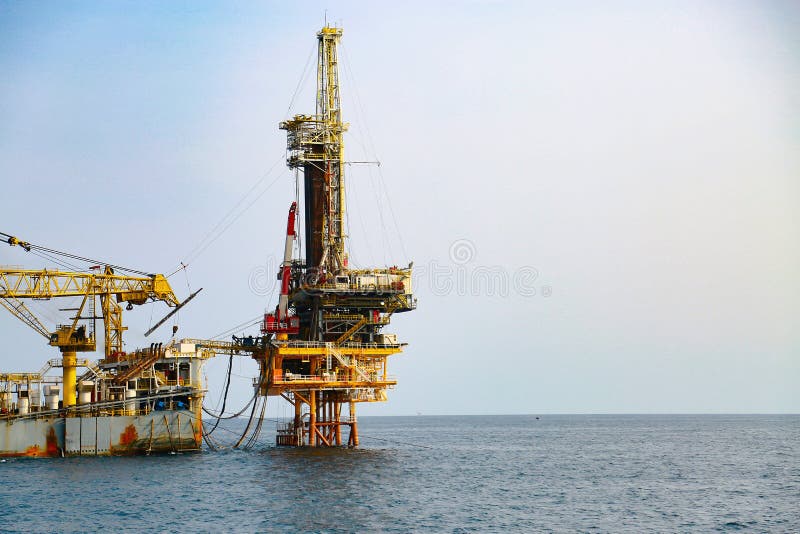 Offshore Construction Platform For Production Oil And Gas. Oil And Gas ...