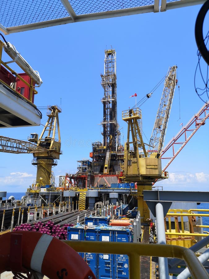 Offshore drilling rig editorial stock photo. Image of tugboat - 260387333