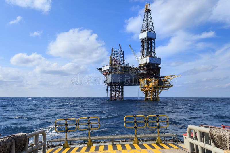 Offshore Jack Up Drilling Rig Over the Production Platform in Th Stock ...