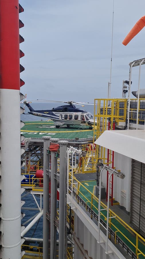 Drilling Rig Offshore O&G Chopper Crew Change Editorial Image - Image ...