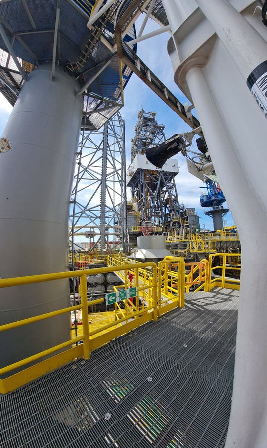 Oil & Gas Drilling Rig Platform Editorial Stock Photo - Image of life ...