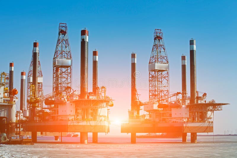 Offshore Oil Drilling Platform Stock Image - Image of crude, winter ...