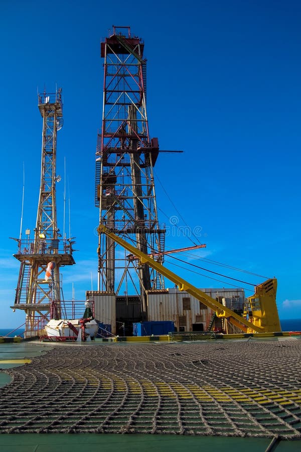 Offshore Oil Production Rig Stock Image - Image of industrial, circle ...