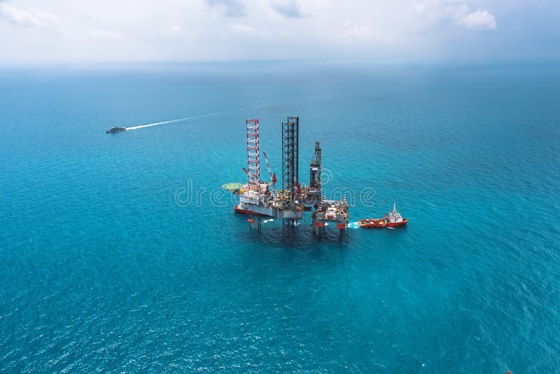 Offshore Oil Rig Drilling Platform Stock Photo - Image of platform ...