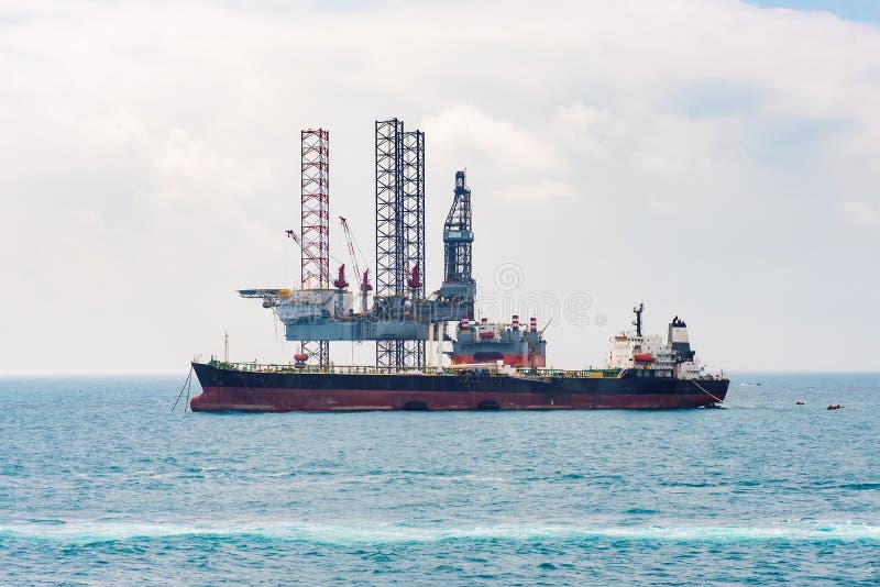 Offshore Oil Rig Drilling Platform Stock Photo - Image of industrial ...