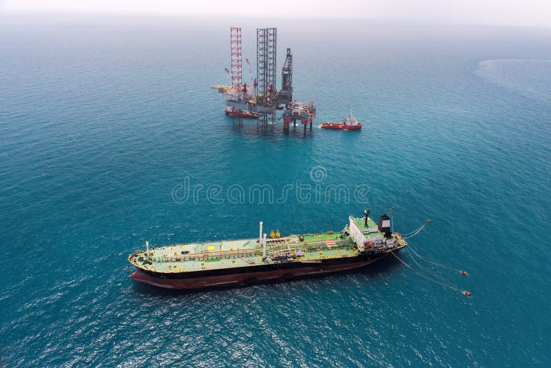 Offshore Oil Rig Drilling Platform Stock Photo - Image of boat ...