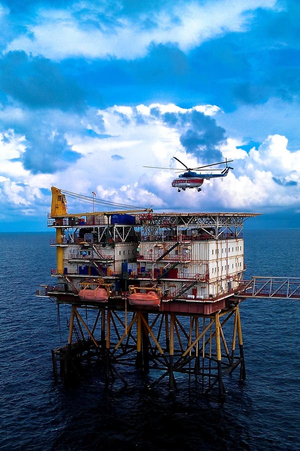 Offshore Oil Production Rig Stock Image - Image of industrial, circle ...