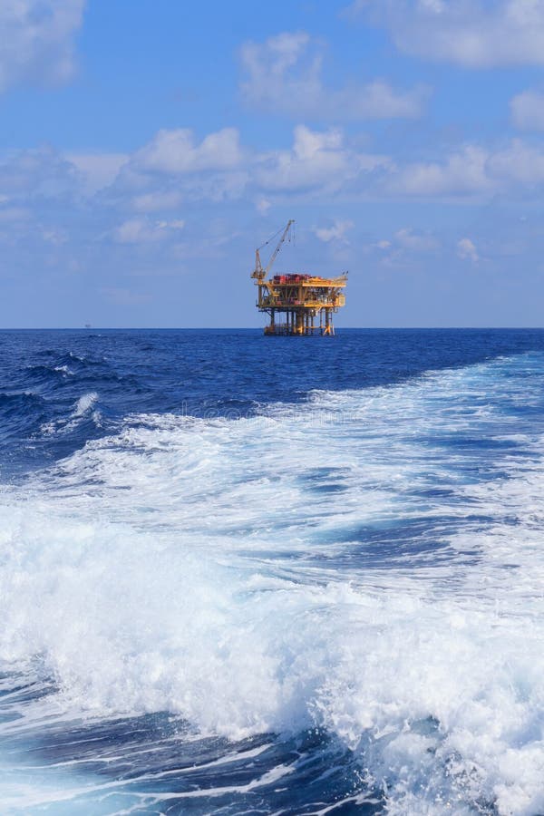 Offshore Production Platform in the Middle of Ocea Stock Image - Image ...