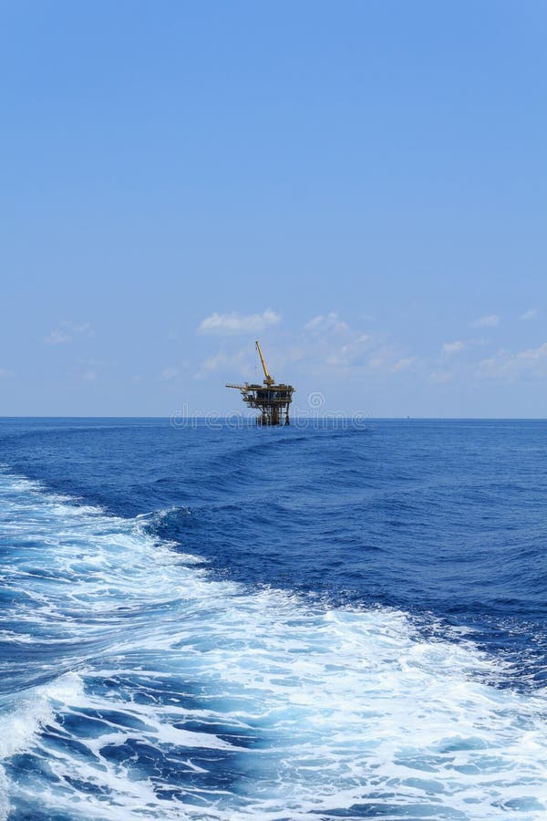 Offshore Production Platform in the Middle of Ocean Stock Photo - Image ...