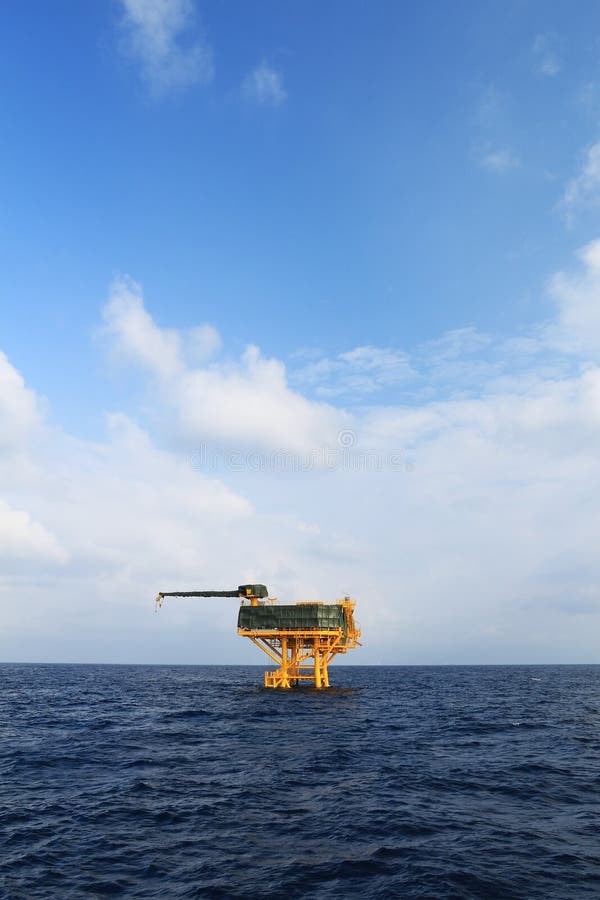 Offshore Production Platform Stock Image - Image of blue, construction ...