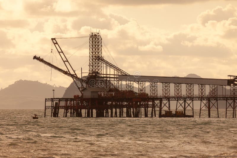 Gas Platform in the Middle of the Ocean Stock Image - Image of ...