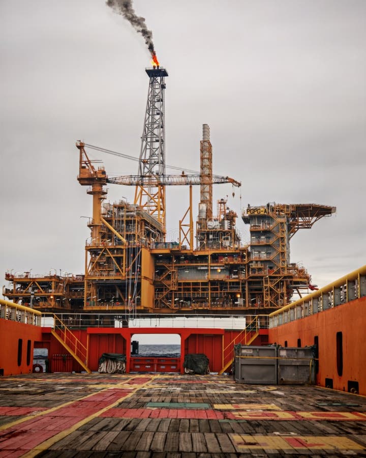 Offshore Ship and Oil Rig Sae Stock Photo - Image of ship, offshore ...