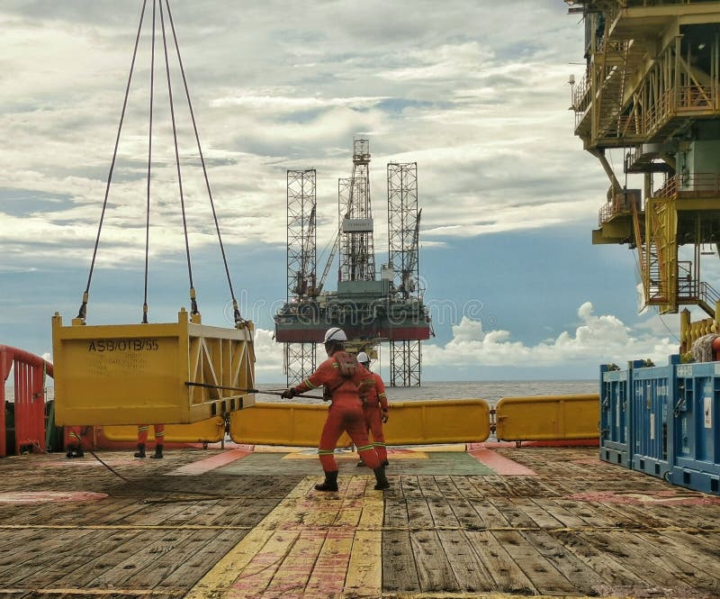 Offshore Support Vessel Deliver Cargo To Oil Platform at Sea Editorial ...