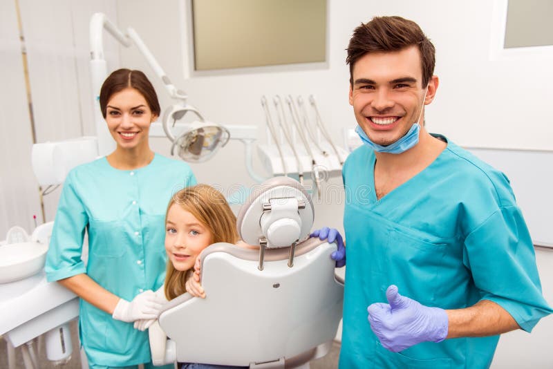 Paciente Contento En La Oficina Del Dentista Fotos De Stock - Descarga ...