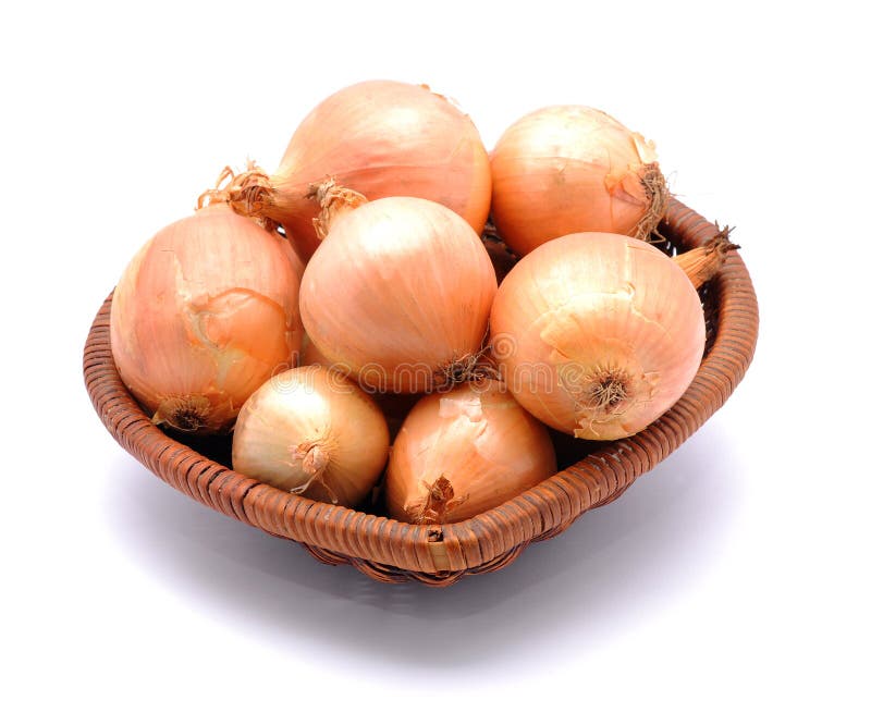 Oignons de panier image stock. Image du blanc, brun, jardin - 7456727