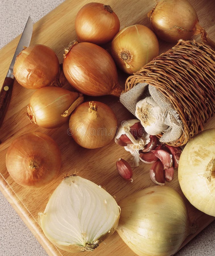 Oignons et ail photo stock. Image du vieux, frais, agriculture - 31337834