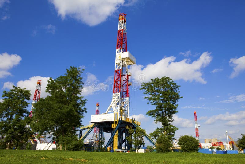 Oil derrick stock image. Image of engineering, industry - 24388809