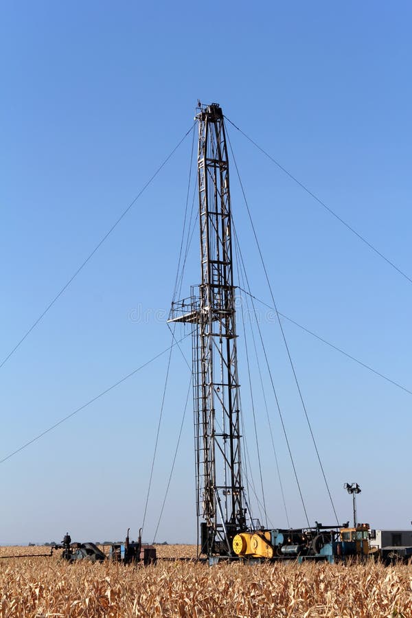 Oil drilling rig stock image. Image of engine, petroleum - 31405045