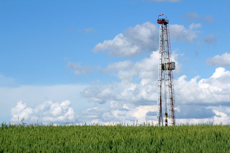 Oil drilling rig stock image. Image of engine, petroleum - 31405045