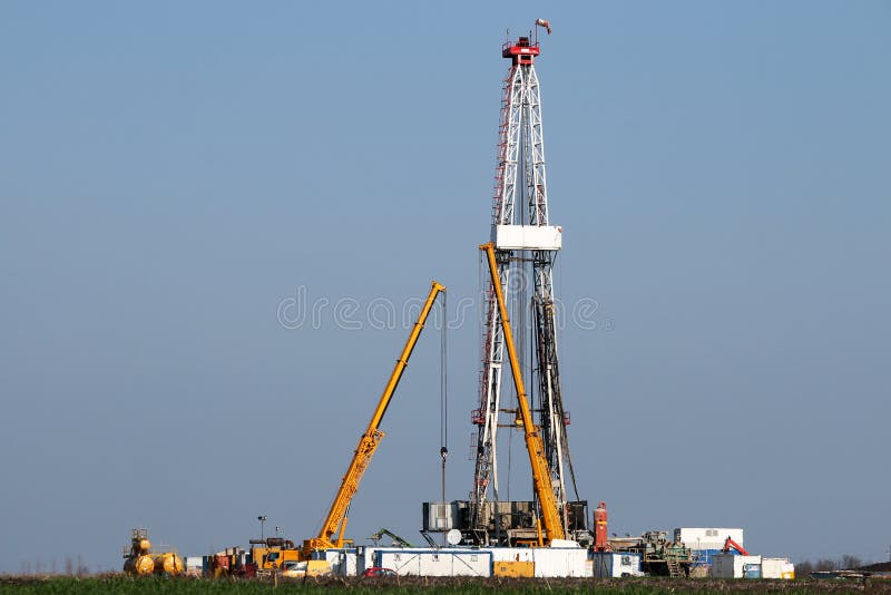 Oil drilling rig stock image. Image of engine, petroleum - 31405045