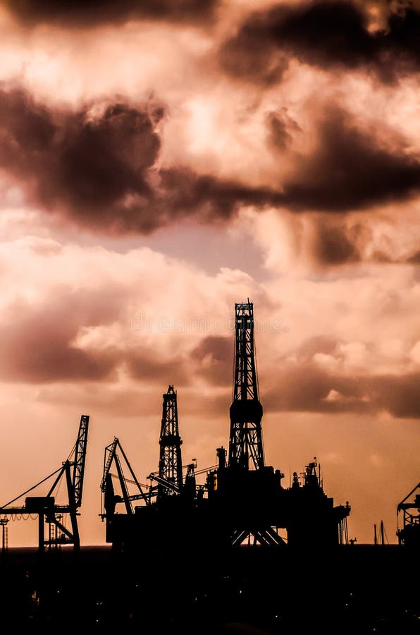 Oil Drilling Rig Silhouette Stock Image - Image of resource, crude ...