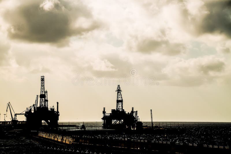 Oil Drilling Rig Silhouette Stock Image - Image of energy, resource ...