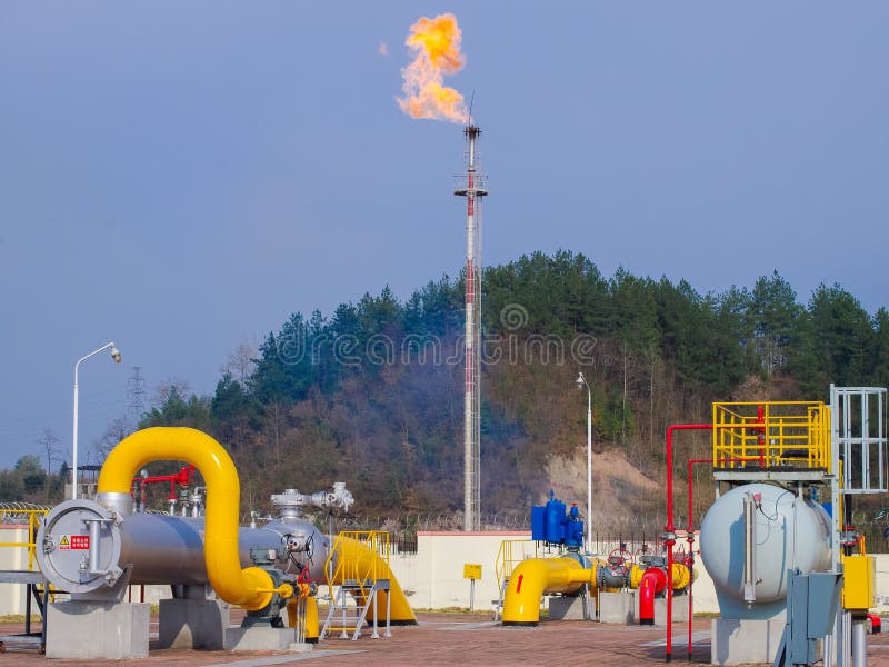 Oil/gas pipeline on fire editorial photo. Image of equipment - 68918126