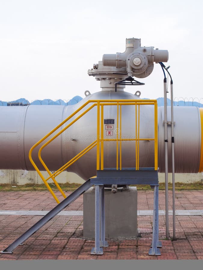 Oil/gas pipeline on fire editorial image. Image of engineering - 68918815