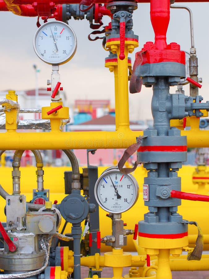 Oil/gas pipeline on fire editorial image. Image of fumes - 68919000