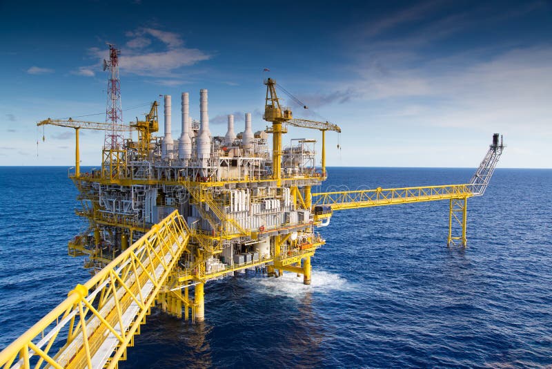 Oil and Gas Processing Platform. Editorial Photo - Image of nature ...