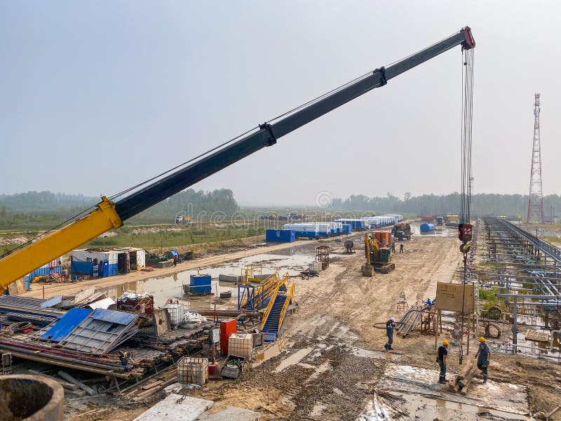 Drilling Rig, Crane and Offshore Platform, Bass Strait. Editorial Stock ...