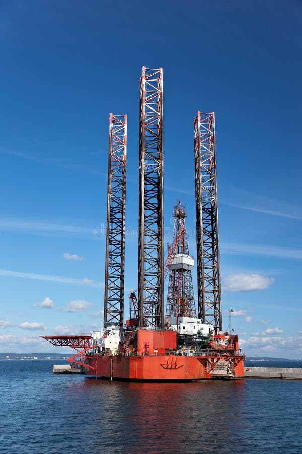 The Offshore Drilling Oil Rig Stock Image - Image of dockage, dock ...
