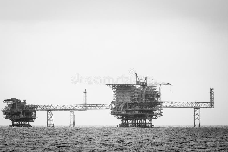 Black White Oil Rig Stock Photos - Download 830 Royalty Free Photos