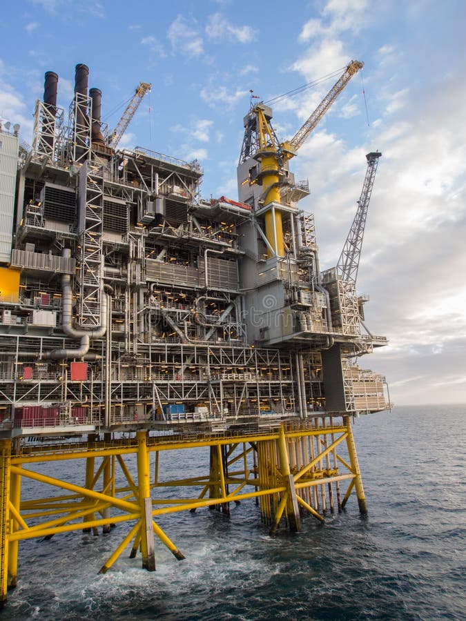 Offshore platform stock image. Image of crane, piping - 32205117