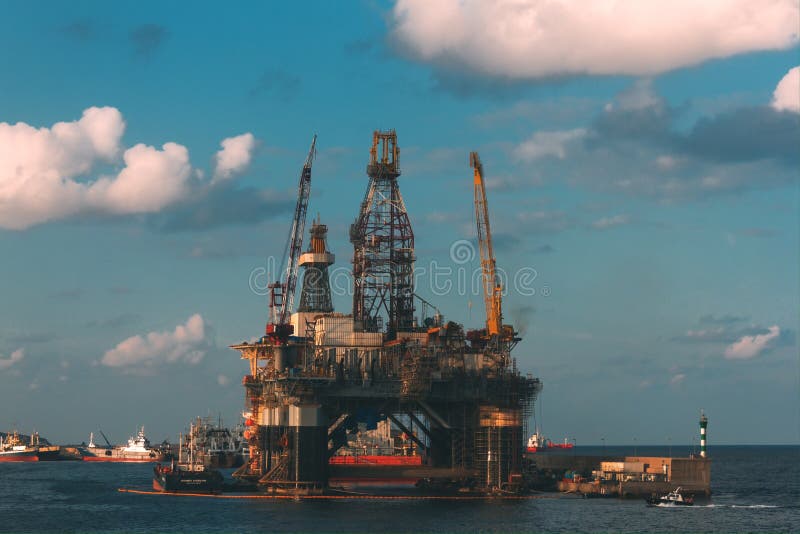 An oil platform editorial photo. Image of petrol, offshore - 47308506