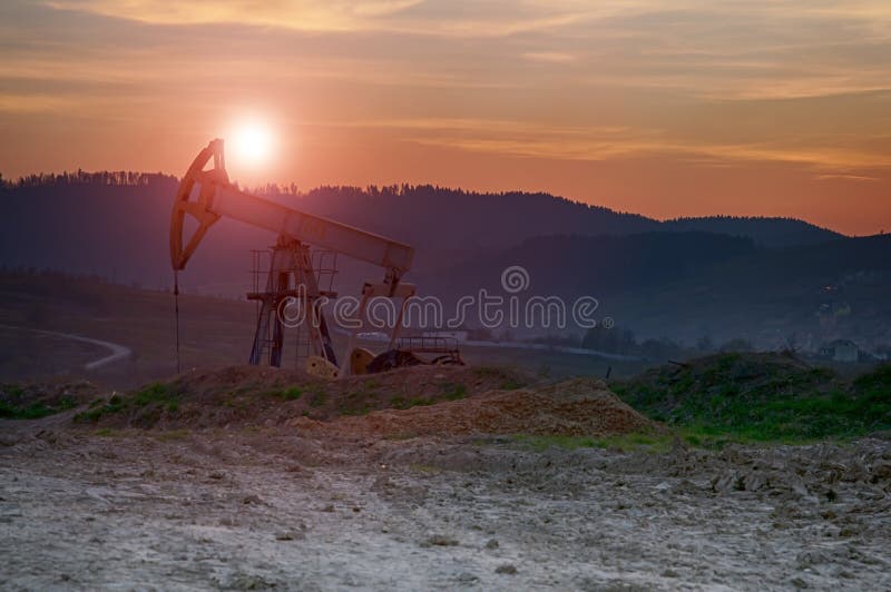 Oil pump on sunset stock image. Image of petroleum, pump - 92708515