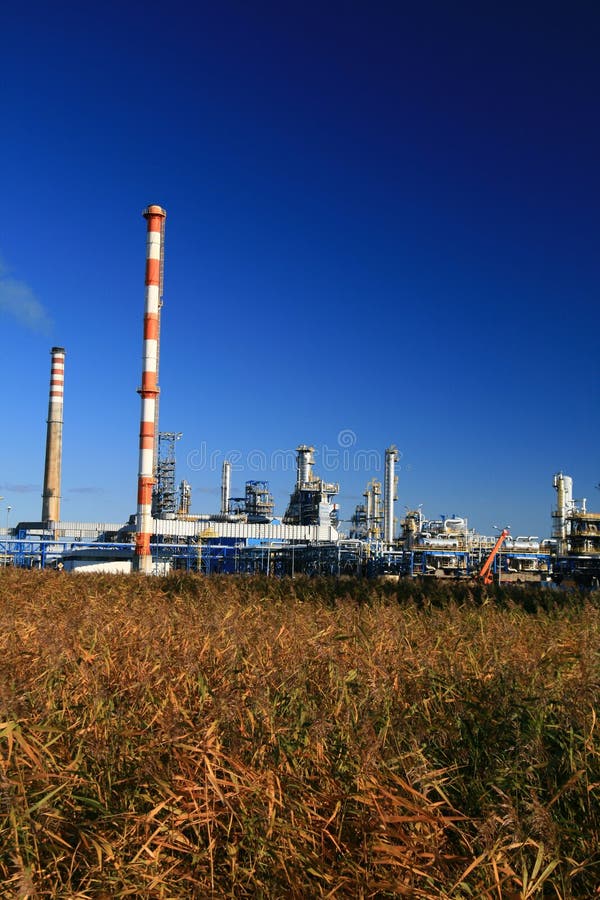 Oil Refinery Picture. Image: 3526234