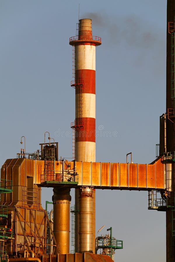 Oil refinery chimney stock image. Image of exhaust, plant - 31914559