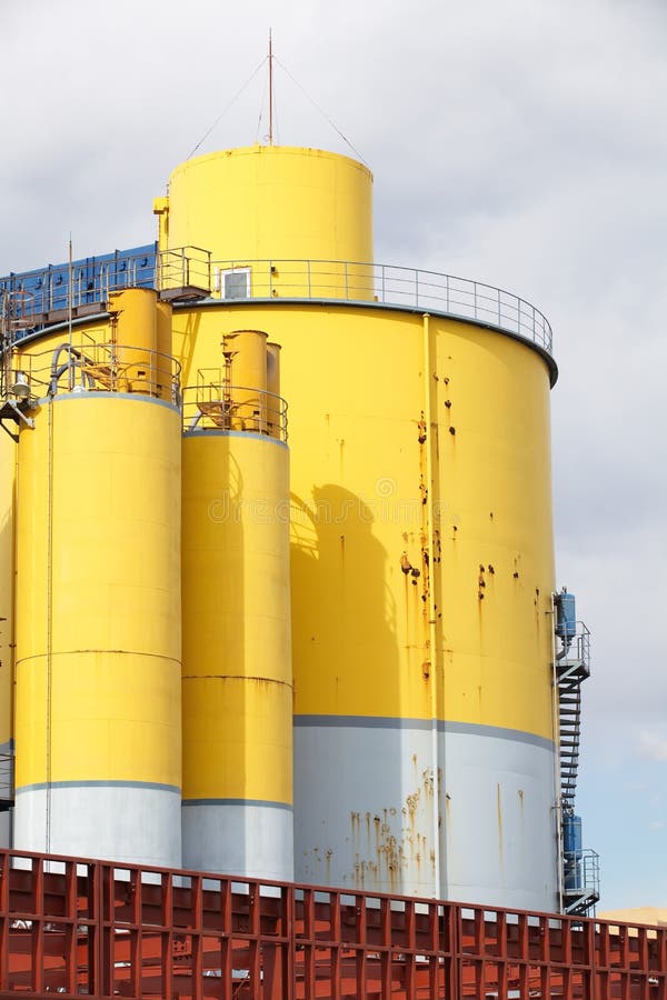 Oil Refinery factory stock image. Image of pipe, heavy - 28876093